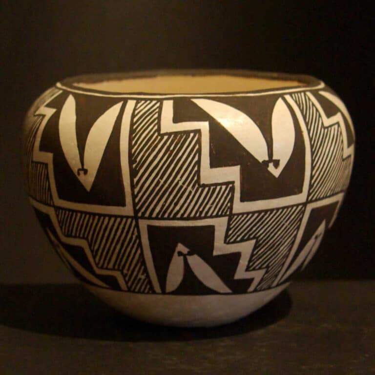 Acoma Pottery - Sky City Cultural Center & Haaku Museum
